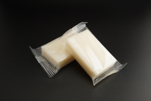 鏡開きとは？意味や由来をわかりやすく解説！家庭での正しい方法も紹介 | ドコイク dokoiku 家族でお出かけ情報サイト